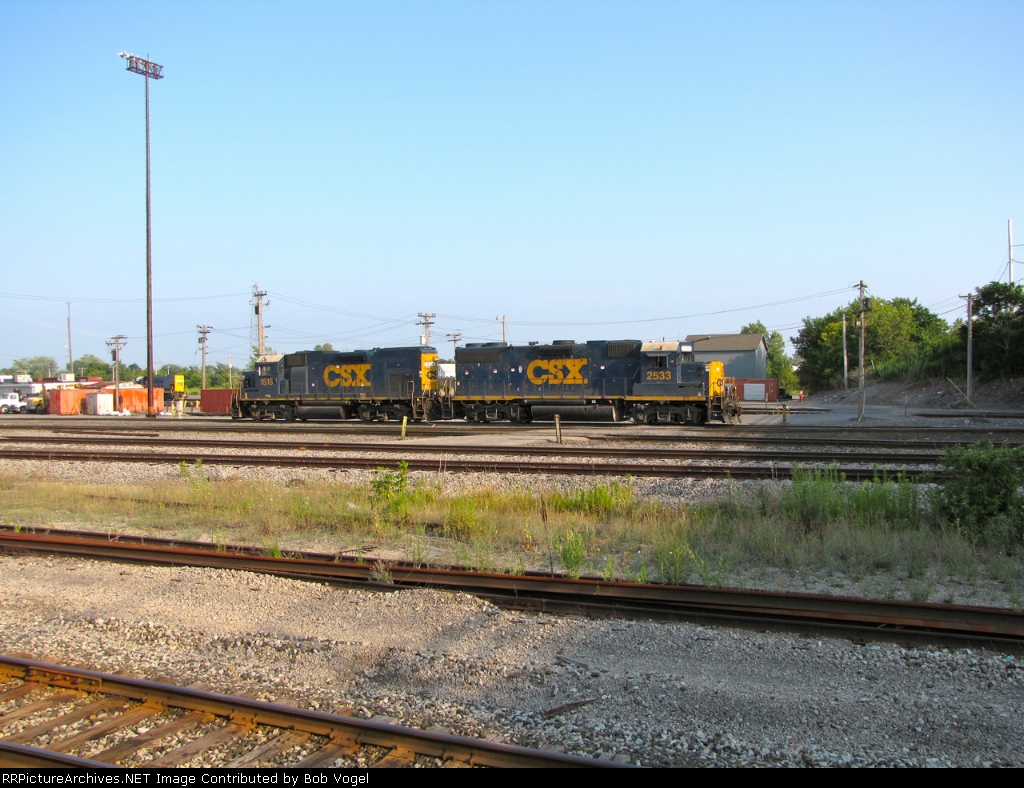CSX 2533 and 1515